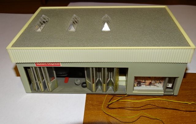 HO SCALE PLASTIC VEHICLES